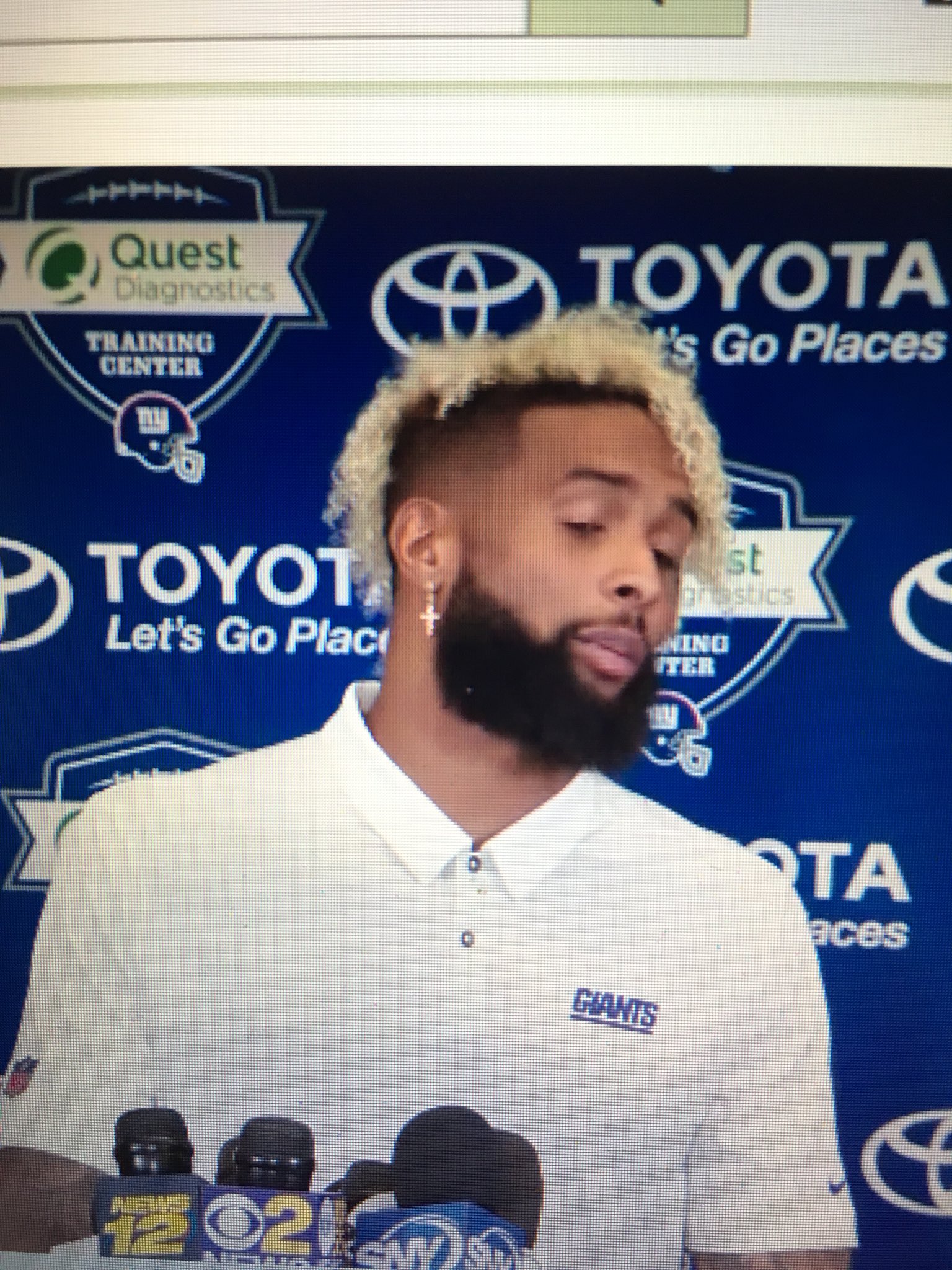 The Midnight Writer X Anyone notice that Odell and Jarvis have been wearing matching cross earrings all season What s that about Possible Prince tribute Best friend connection Secret club membership