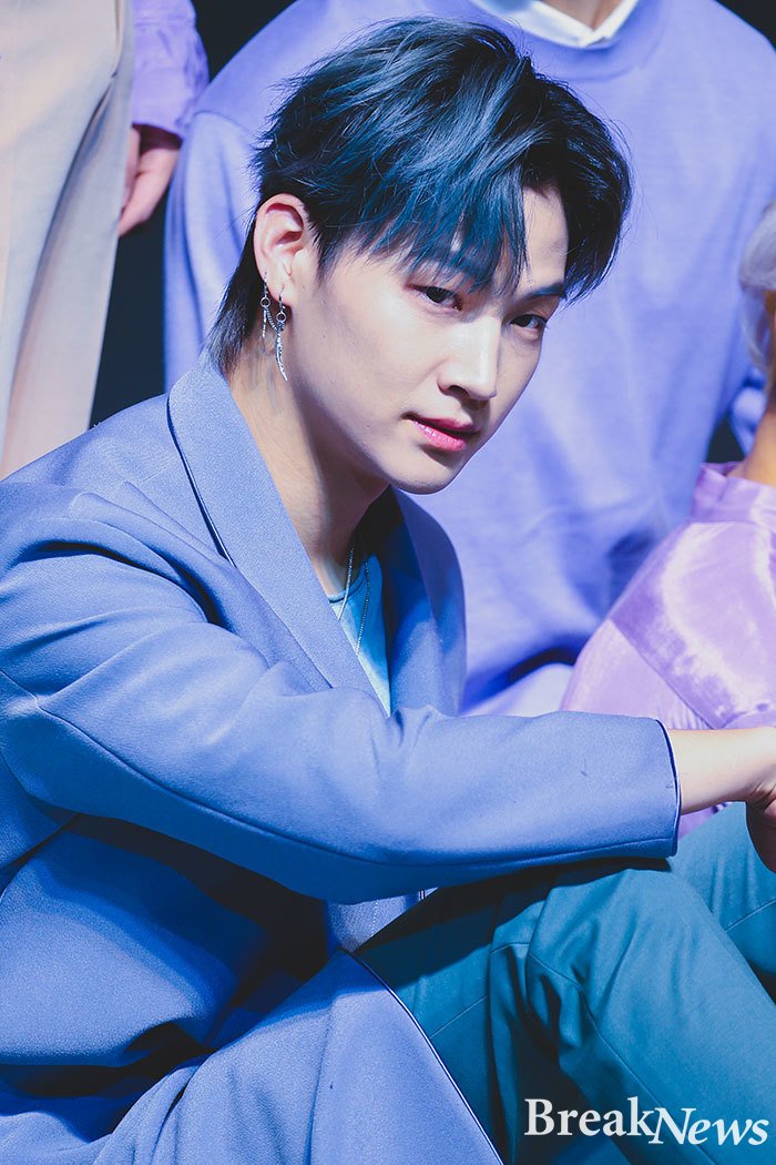 JB is SO good looking which do you guys think he looks the best in ...