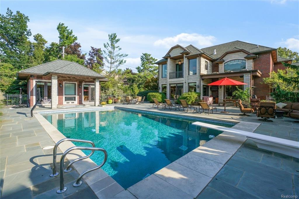 Chris Chelios Is Selling His Suburban Detroit House With A Nice Pool