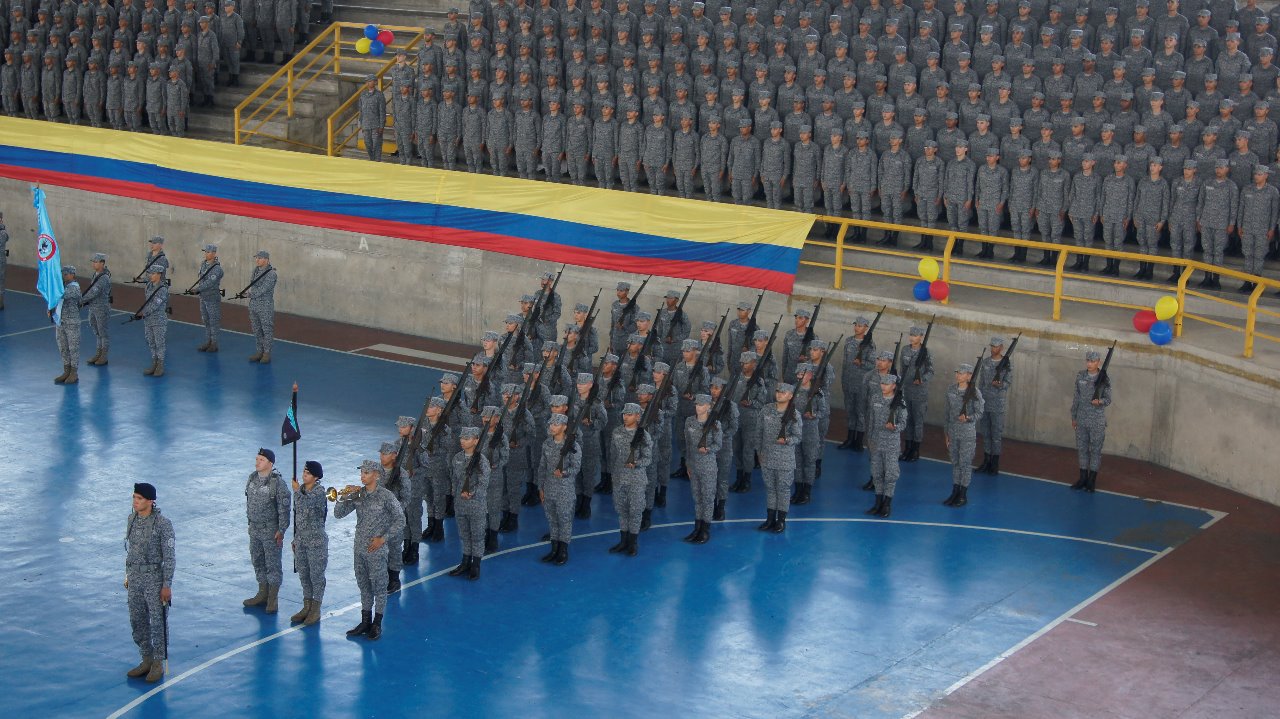 Fuerza Aérea Colombiana on Twitter: "Soldados de aviación de la @FuerzaAereaCol juraron bandera ...