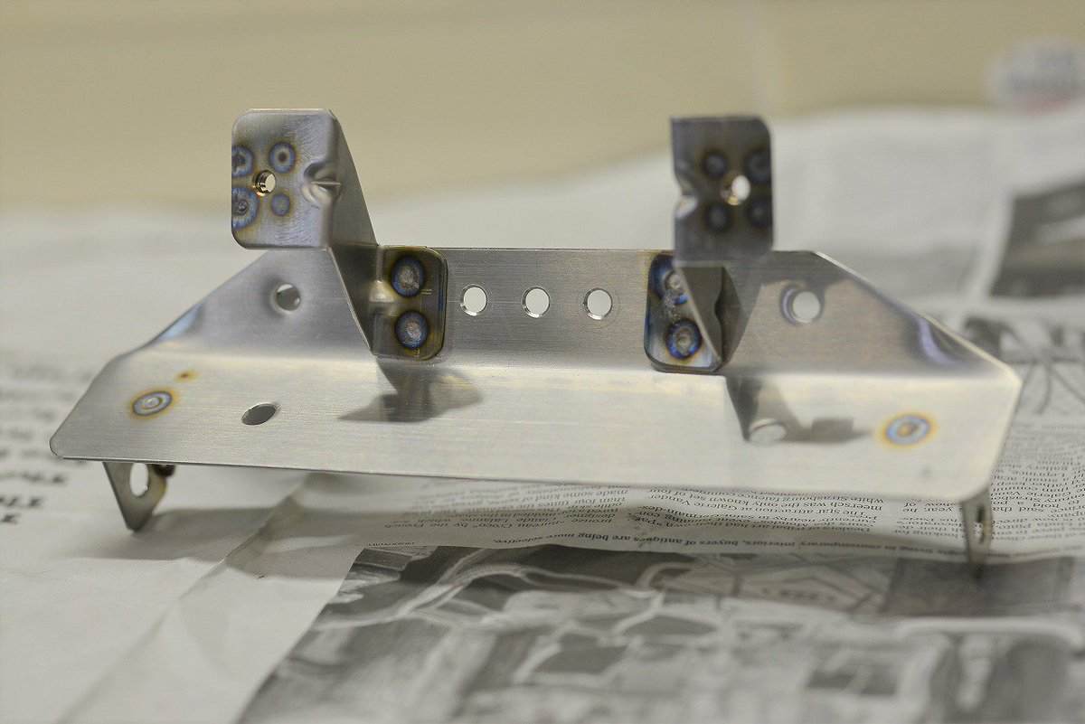 decoboco on Twitter: "独特な構成。 当店、板ものはSUS304が多いです。防錆の表面処理が不要,HL仕様を使っているので素材が美しいです。アルミよりも肉薄で仕上げられます ...