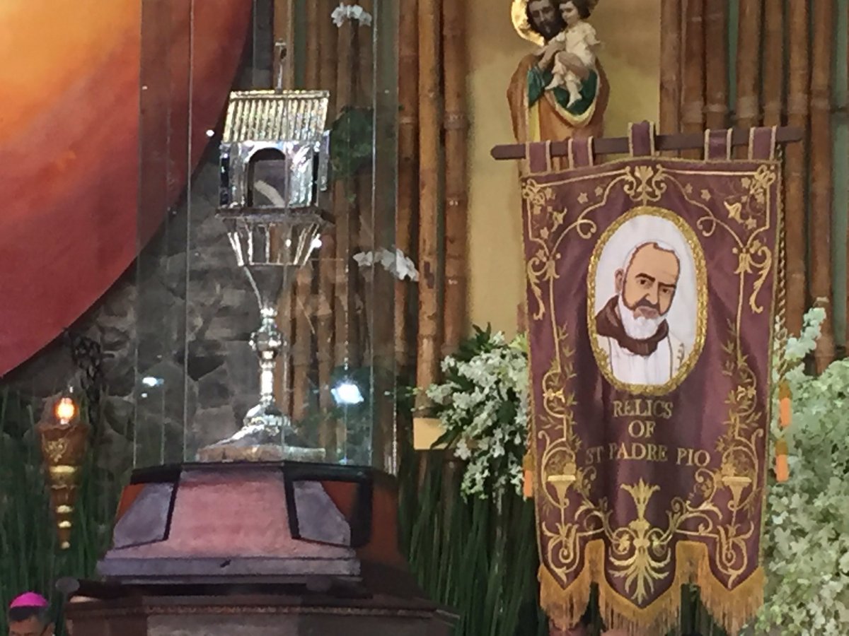 Look: mass in the presence of the incorrupt heart relic of st padre pio ...