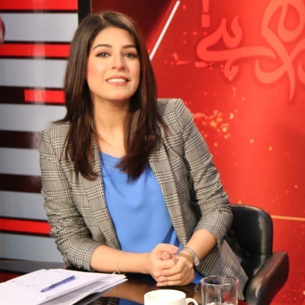 Sundas Khan on Twitter: "Rare good hair day. 💁🏻‍♀️ #sundaskhan #sundaskhanofficial #khabrgarmhai ...