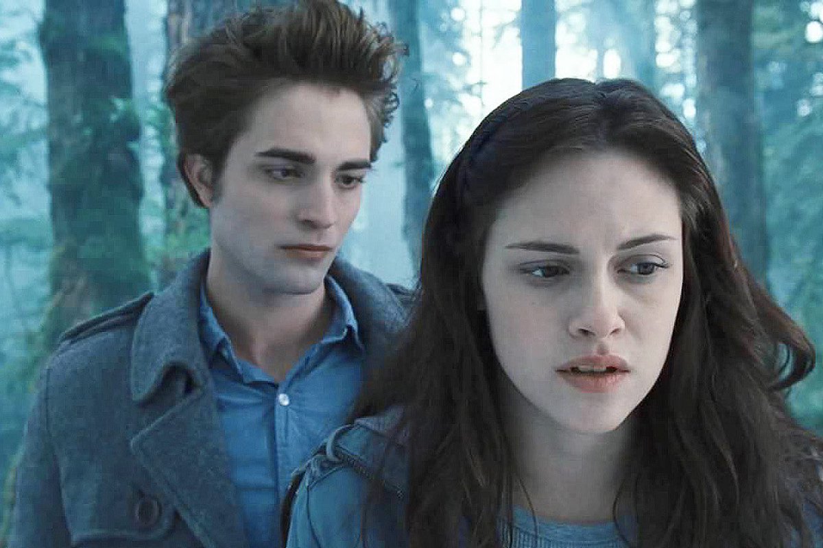 Edward And Bella In The Forest