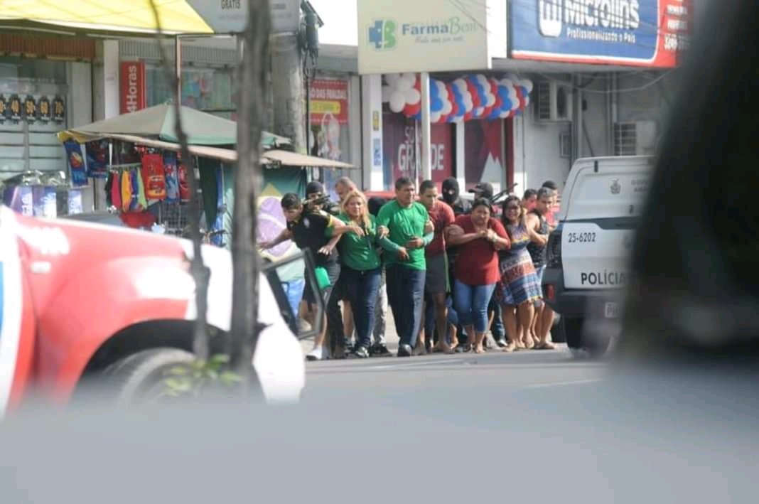 Assaltantes Fazem Reféns Em Loteria E Morrem Em Troca De Tiros Com Pm