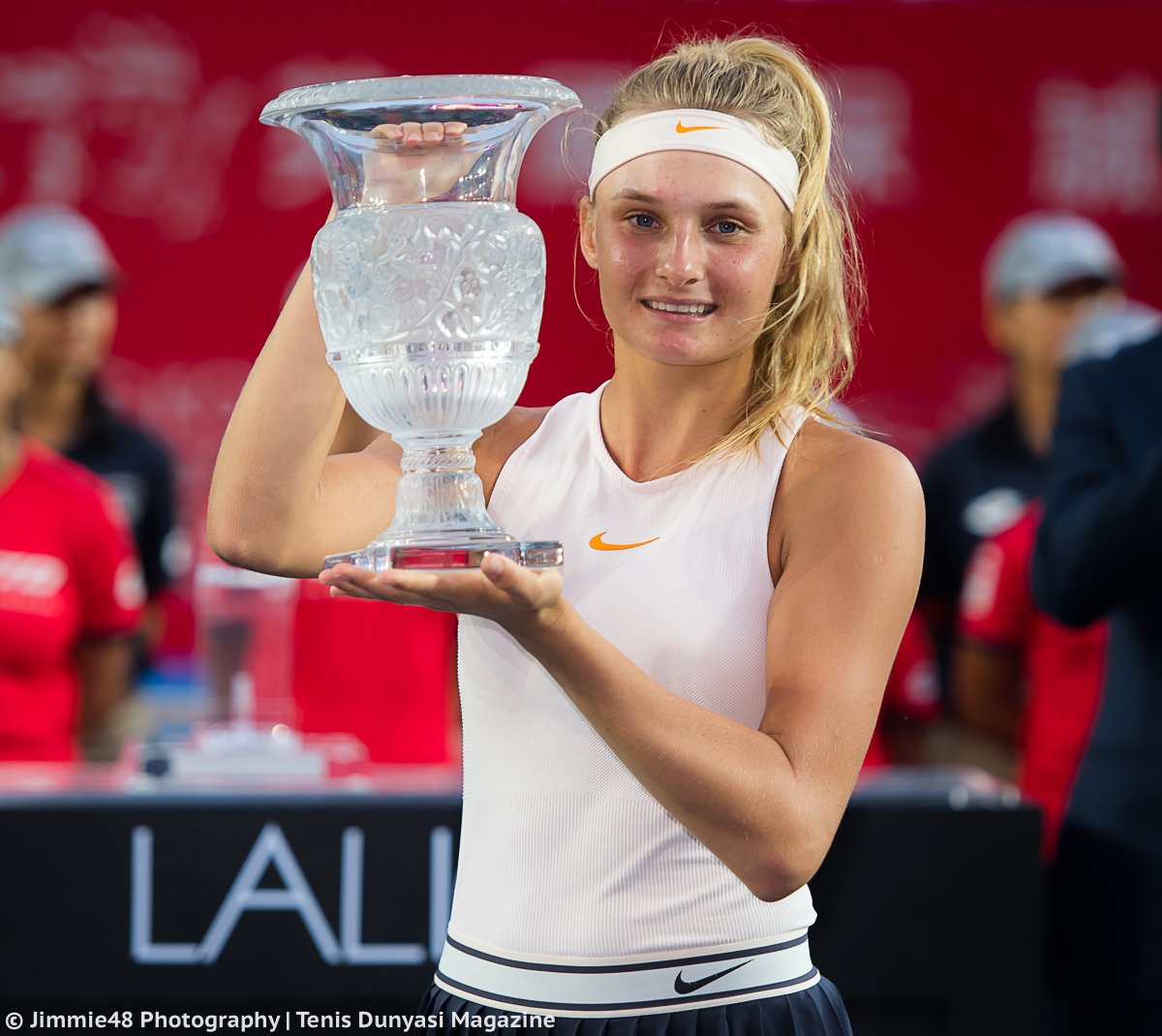 DAYANA YASTREMSKA