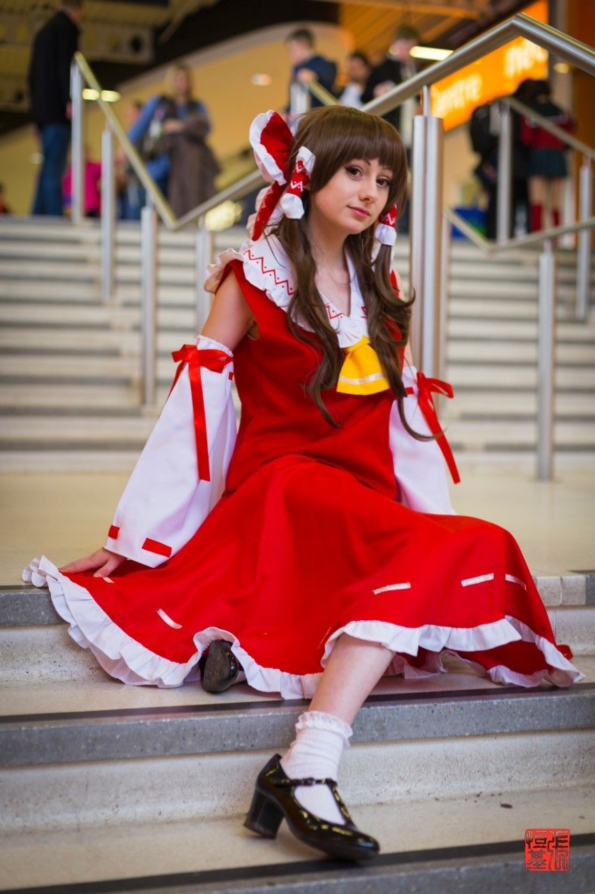 Touhou Reimu Cosplay