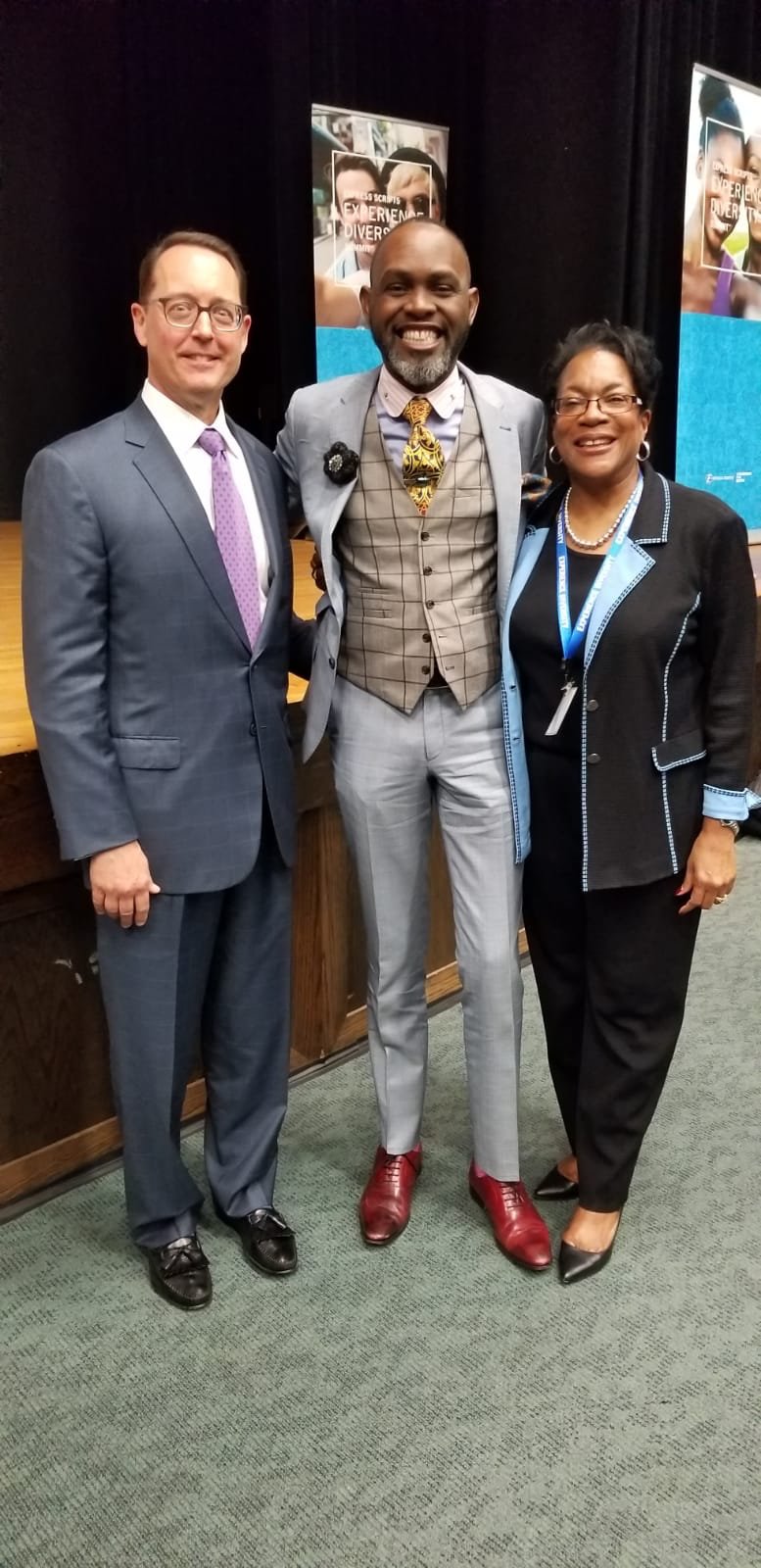 Dr. Derreck Kayongo on Twitter: "Quick photo with Tim Wentworth CEO of Express and my friend ...