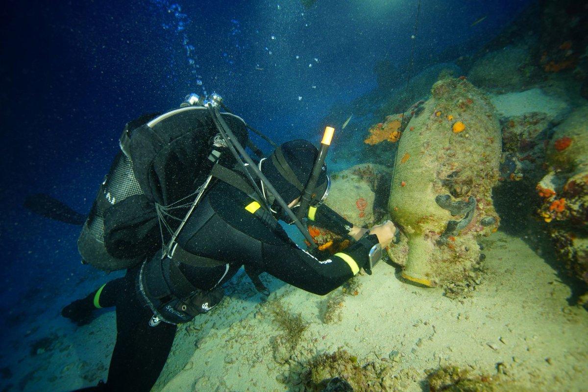 Photos underwater archaeological exploration Fourni archipelago Greece ...