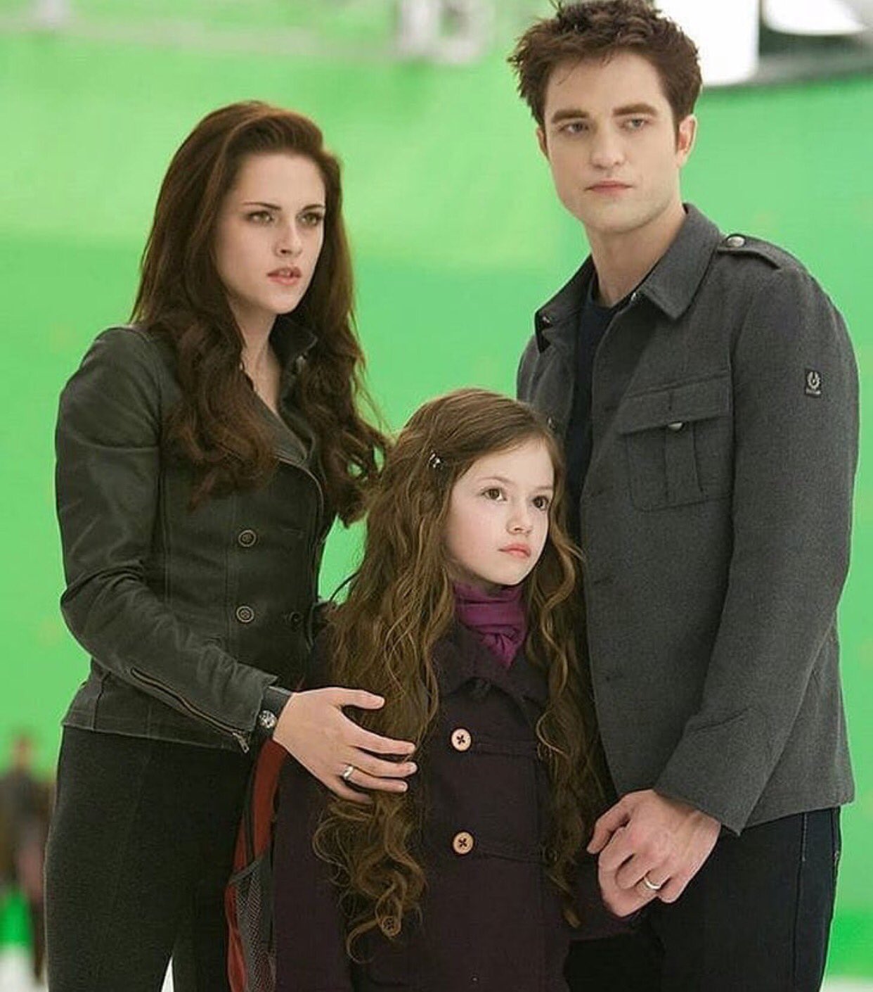 Breaking Dawn Part 2 Bella Edward And Renesmee Baby