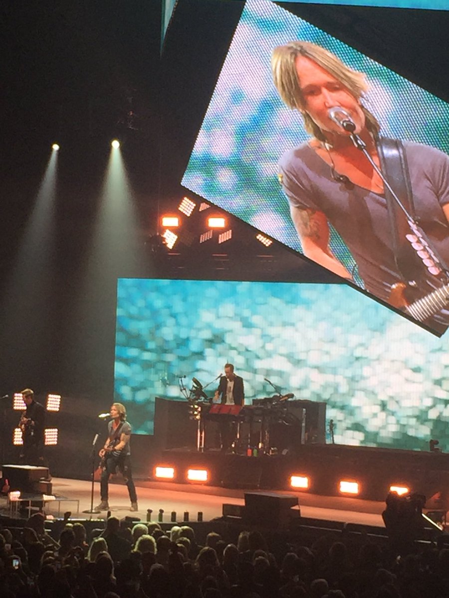 Keith Urban News Update…Keith In Concert…*Graffiti U* World Tour…Little ...