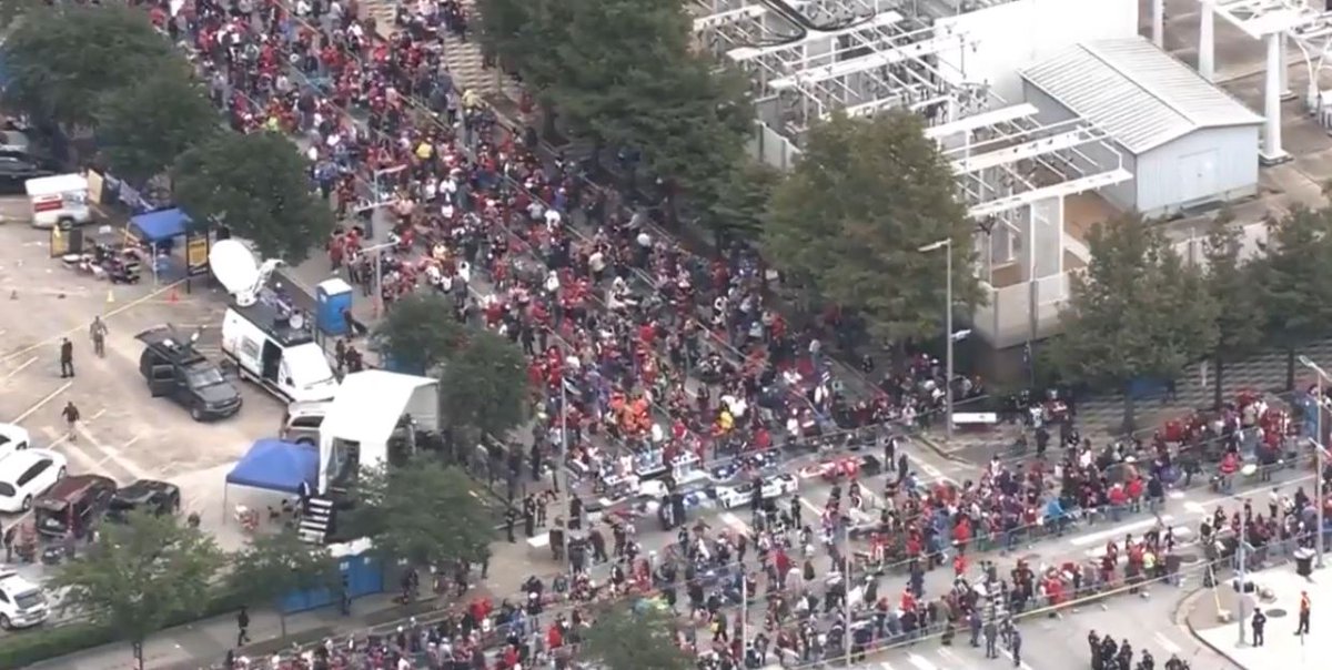 Trump holds tailgate before rally@6:30 CDT, advenatti bails his rally ...