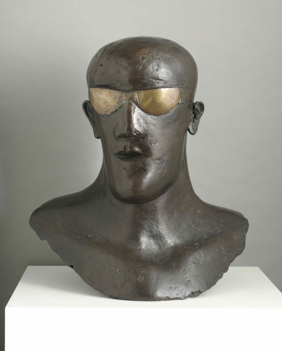 「Goggle Head by Dame Elisabeth Frink 」pabloKMの漫画