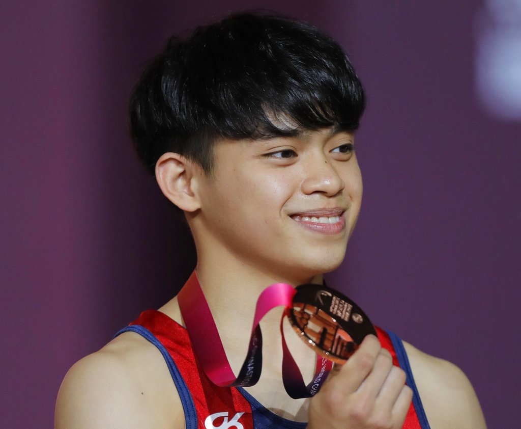 Carlos Yulo of the Philippines shows his bronze medal after the men's ...