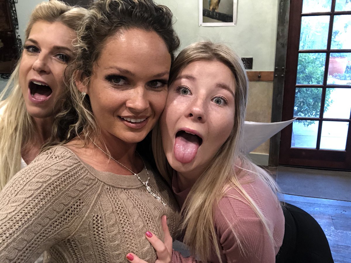 On set taking pics with @viennarosexxx and @MsIndiaSummer photo bombs ...