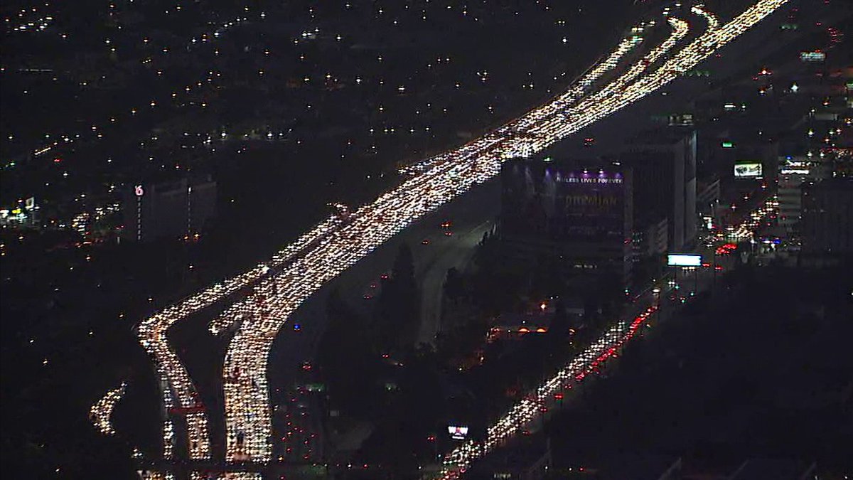405 FWY UPDATE: 405 Freeway back open after woman threatening to jump ...