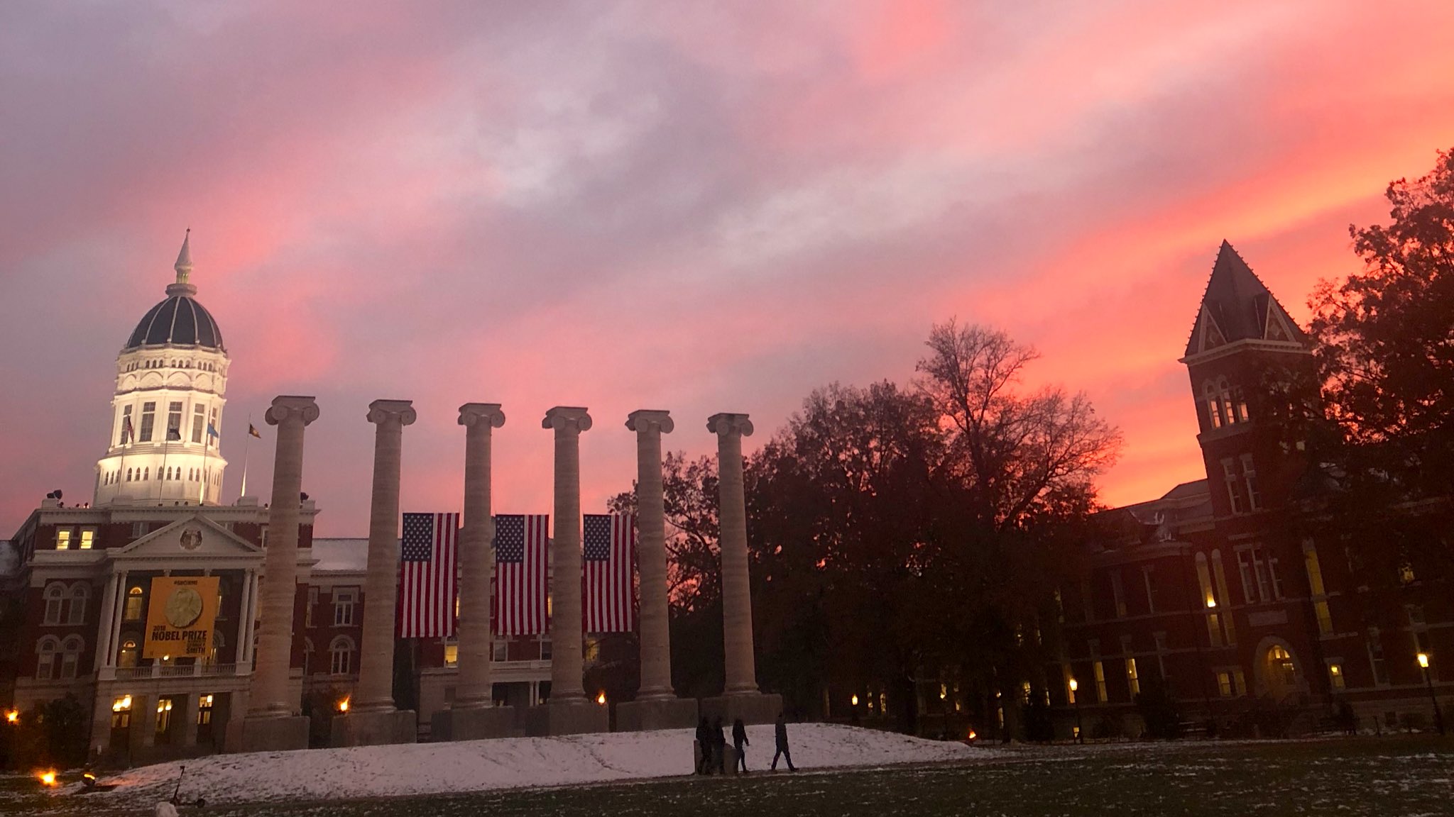 Mizzou Columns Wallpaper