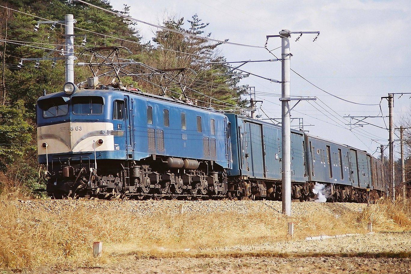 レレレのおじさん on Twitter: "走り去った電気機関車シリーズ～その40「EF58」～ 写真は広島機関区の63号機。 この釜もパンタをPS22に換装し、ヒサシを後付けされていた ...