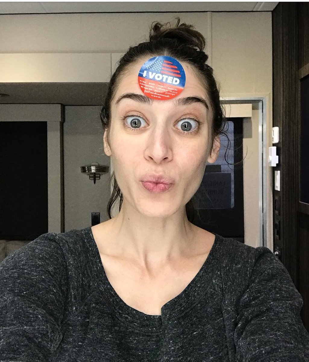 Lizzy Caplan Instagram