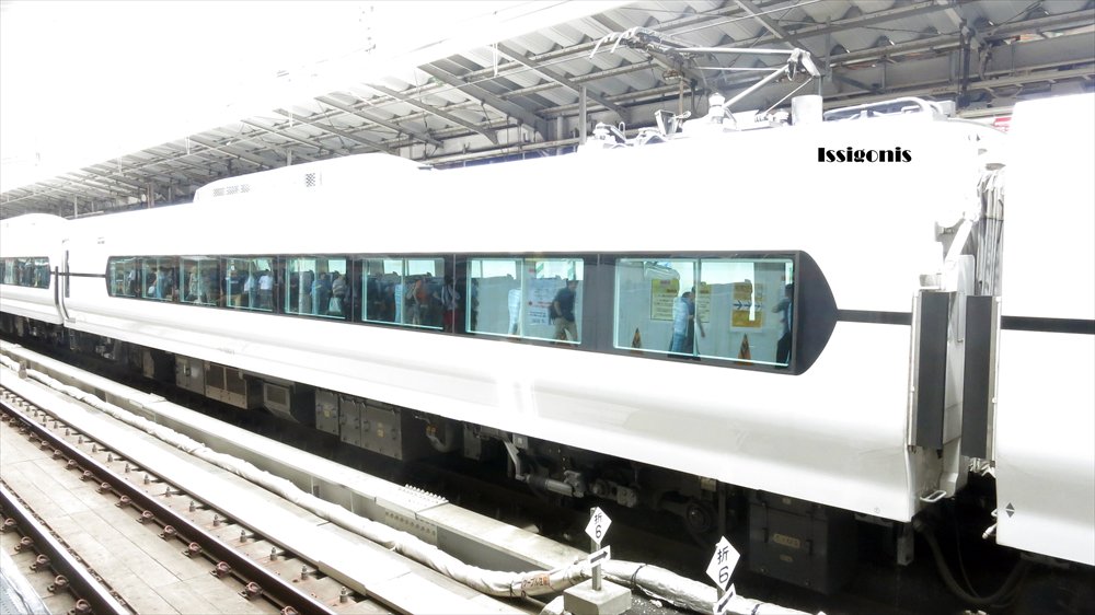 Issigonis on Twitter: "E353系パンタグラフ搭載車の床下比較 10⇒7⇒5⇒2の順 https://t.co/aKi0q8cfZA" / Twitter