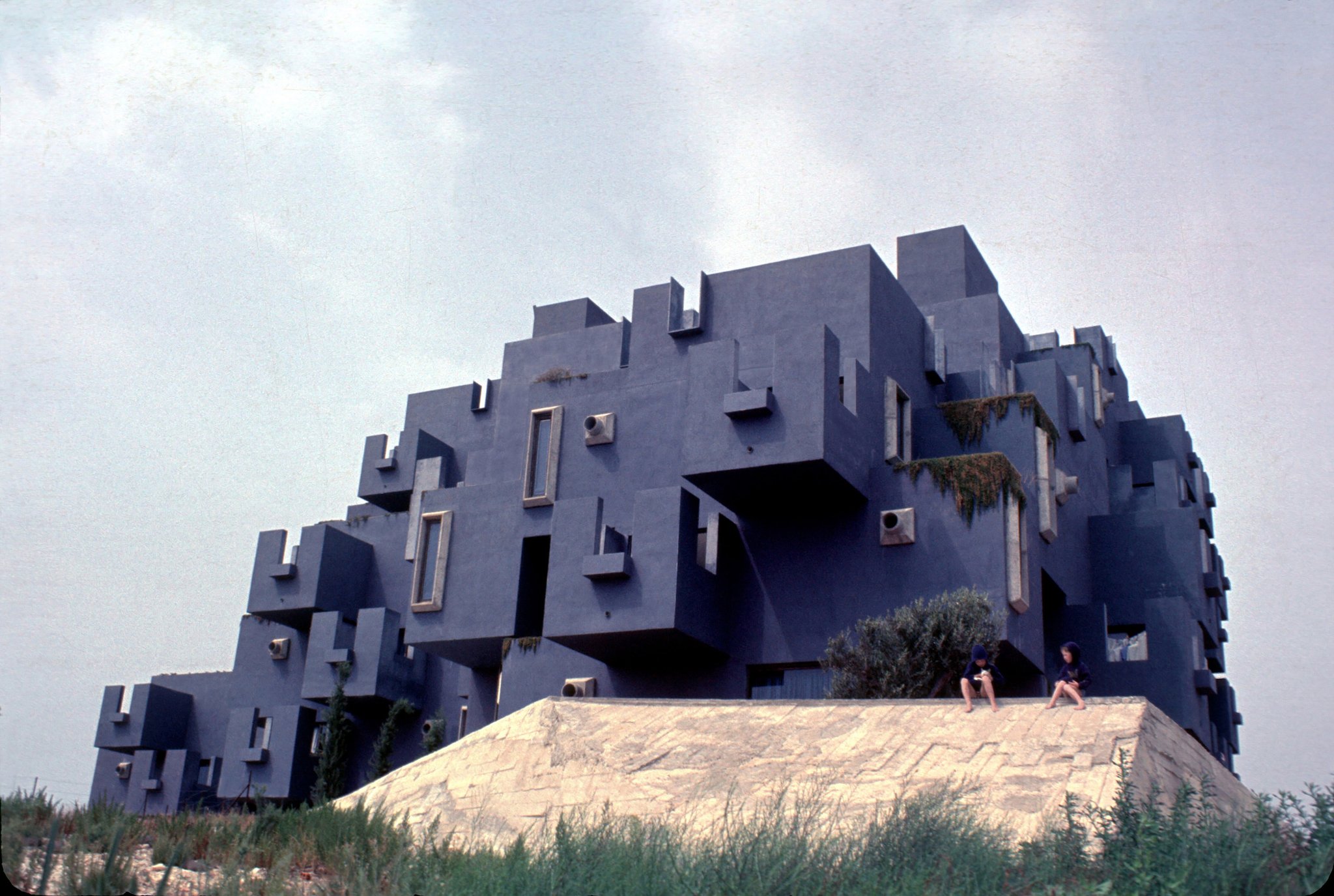 Kafka Castle Book Review: Franz Kafka's "The Castle" | Honor Society