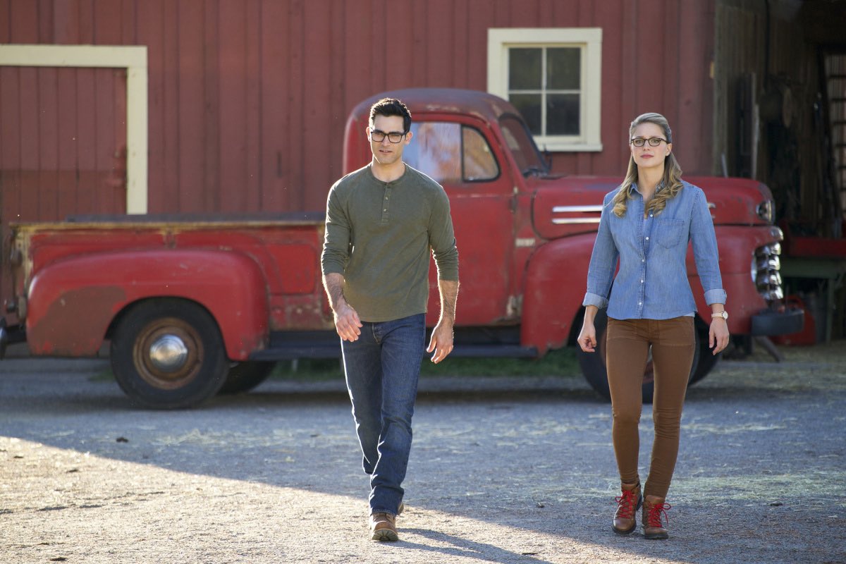 Heróis se reúnem na Fazenda Kent em imagens inéditas de ''Elseworlds ...