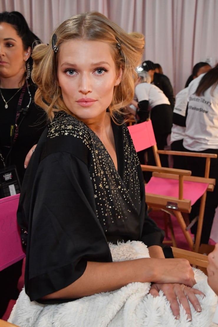 Toni Garrn Backstage