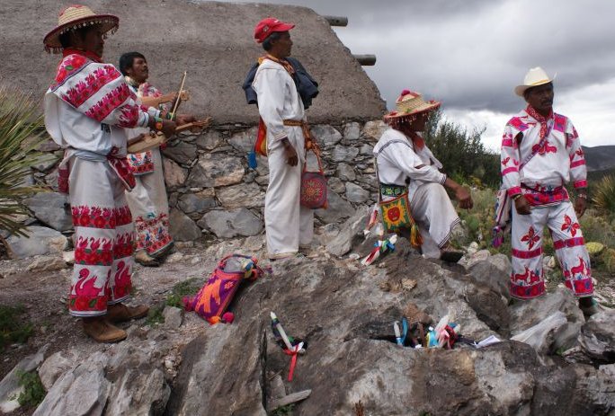 color on Twitter: "#SabíasQue 🤓🤓 La agrupación lingüística #huichol pertenece a la familia yuto ...