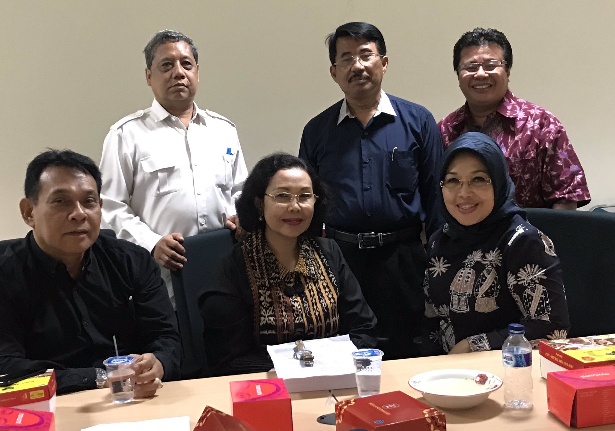 PENGURUS BESAR PGRI on Twitter: "Kembali ke kelas, bertemu sejawat selalu dirindukan. Saatnya me ...