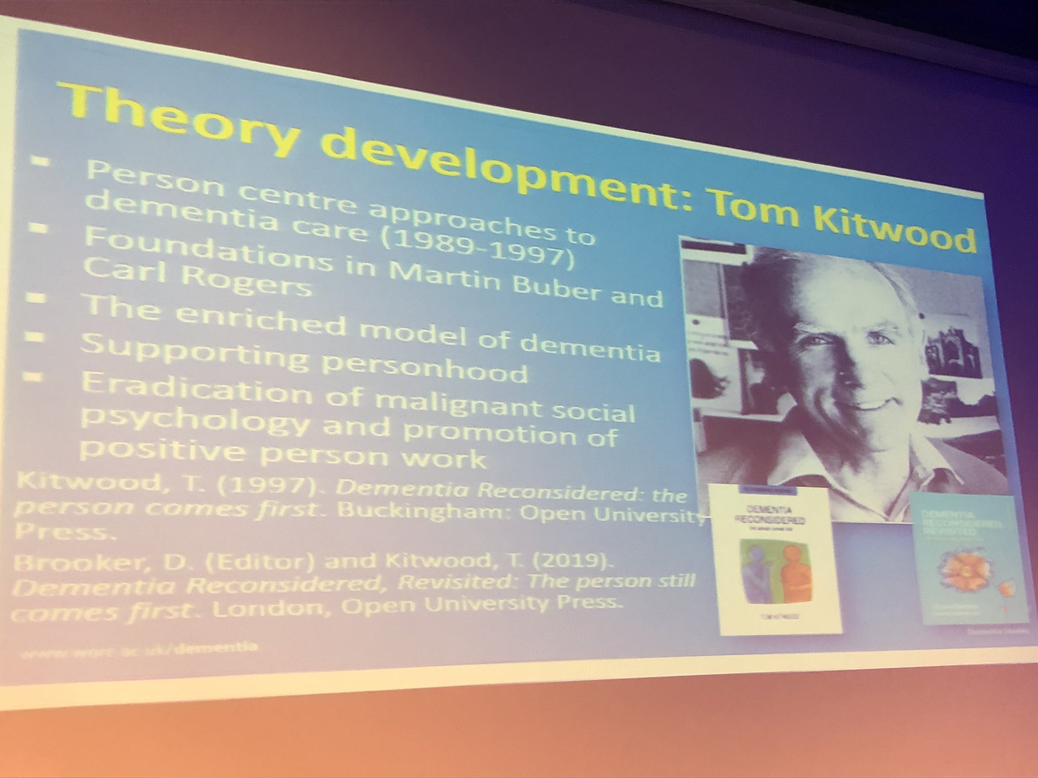 Sage Ramah lingkungan Menurun tom kitwood Industri Bergetar rekrut