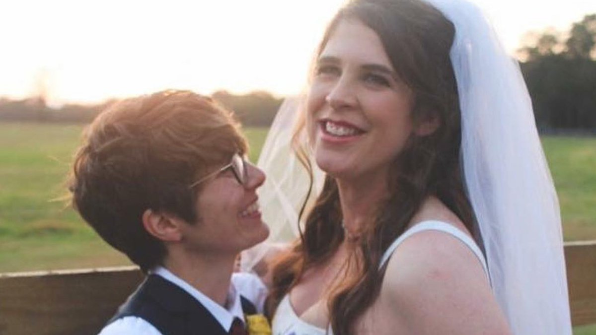 Rory Feek's daughter Hopie marries her fiancée Wendy in a sweet ...