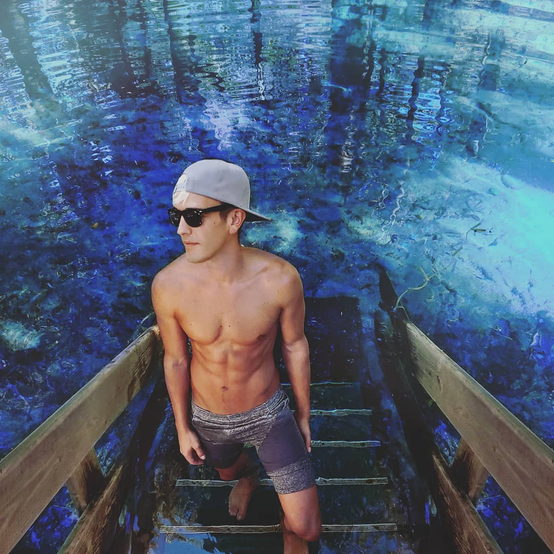 31 best Twitter @bouska images on Pholder | Happy #Pride! 🏳️‍🌈