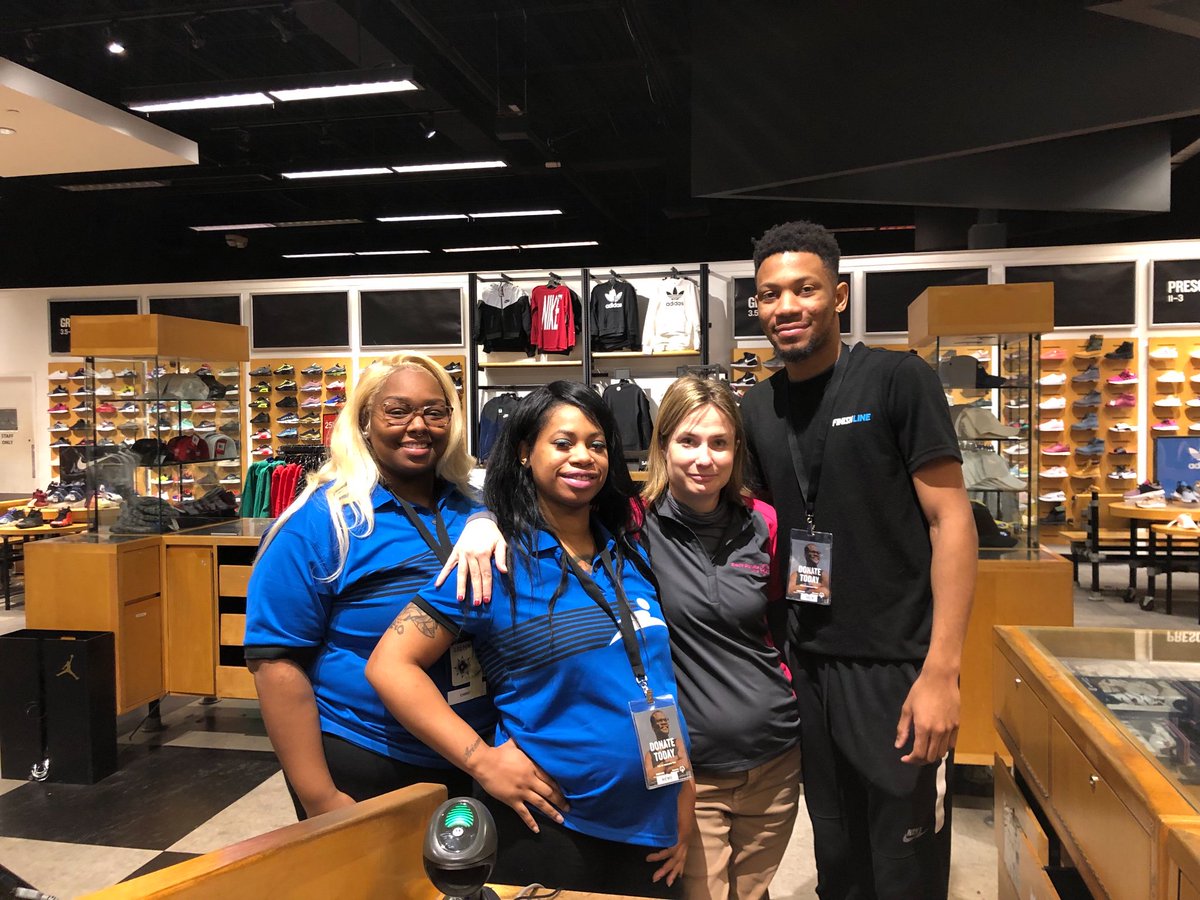 Finish Line Employee Uniform