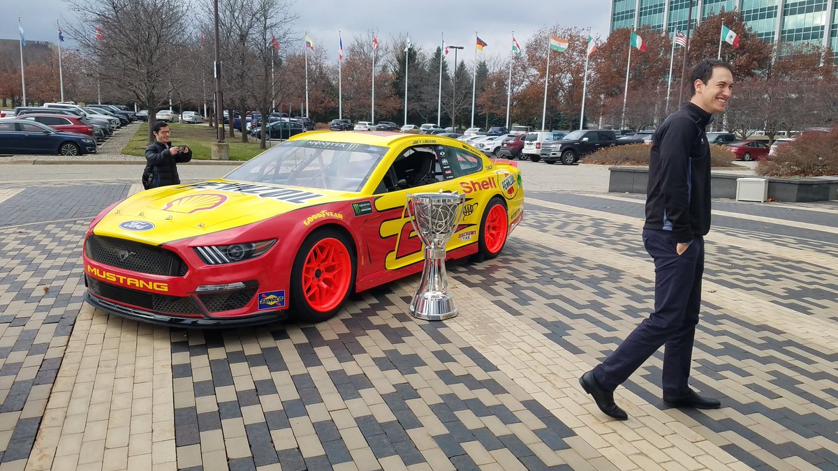 Press photo, presumably from Ford, has Joey's Mustang on 17" or 18 ...