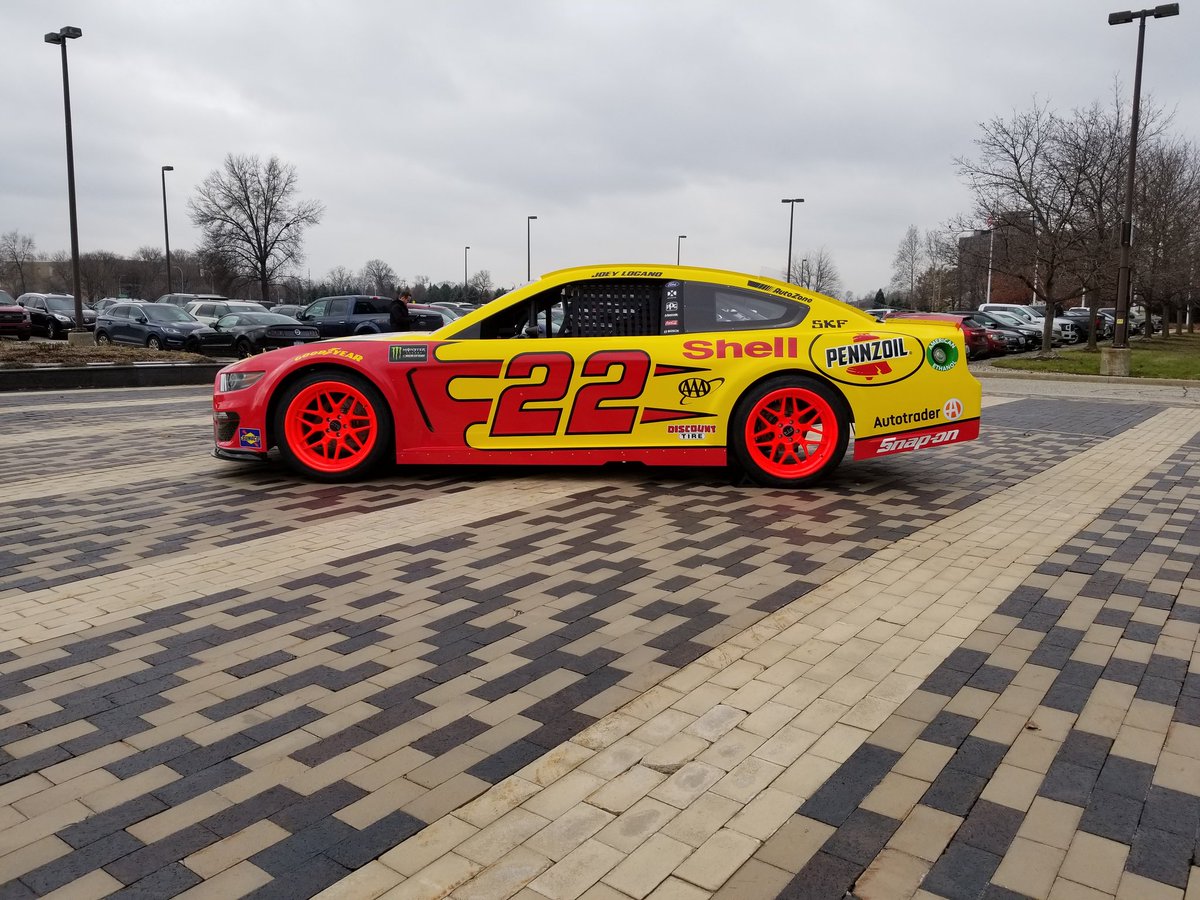 Press photo, presumably from Ford, has Joey's Mustang on 17" or 18 ...