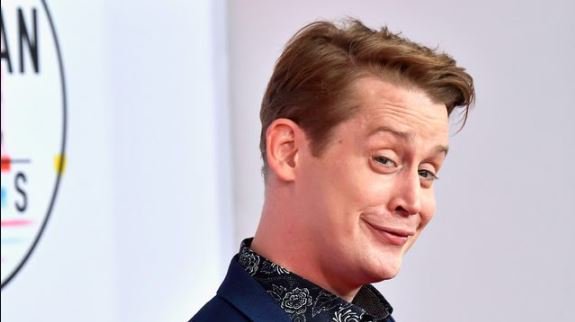 WATCH: Macaulay Culkin recreates famous 'Home Alone' scenes as adult in ...