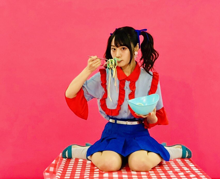 VB(VOICE BRODY）編集部 on Twitter: "発売中の #VOICEBRODY Vol.3から、 ＃小倉唯 さんのオフショットを公開📸 巨大ゼリー、ゼリーパスタ、りんご🍎 ...