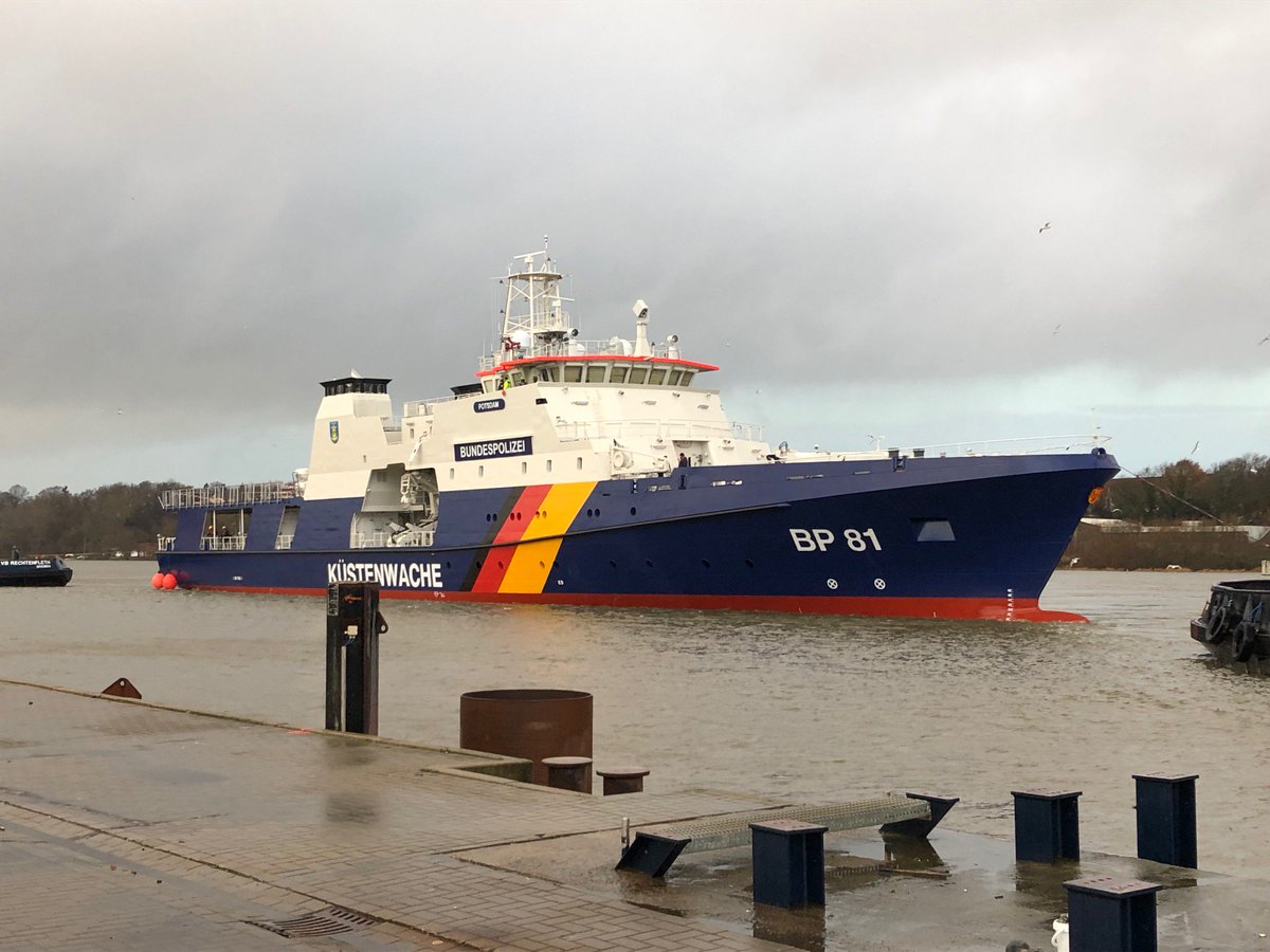 USCG WMSLs, Cutter Munro’s bow, Cutter Stratton’s stern [1920 x 1080 ...