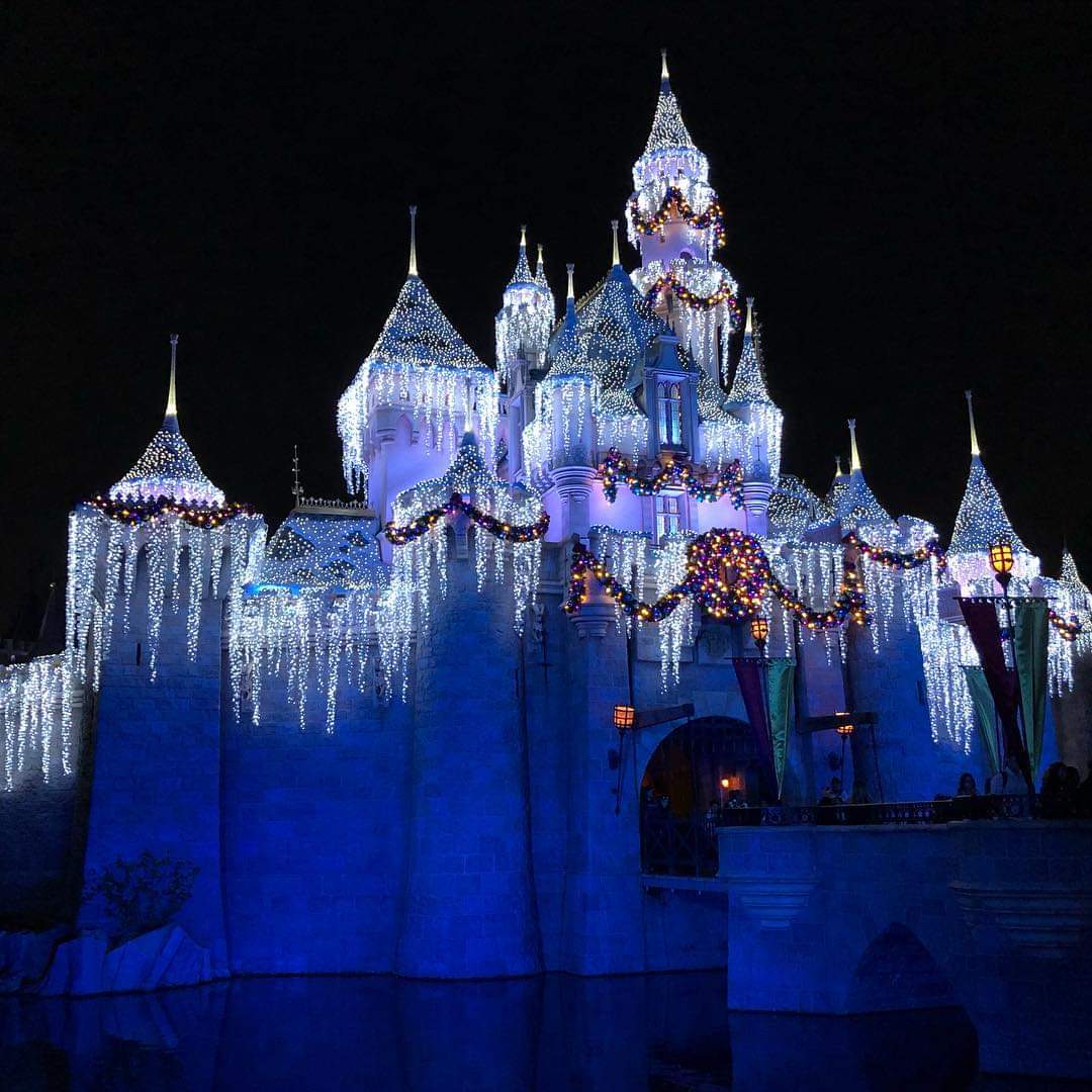 Jim Michaels on Twitter: "And the #SPN300 episode is in the can! That’s a wrap for #Supernatural ...