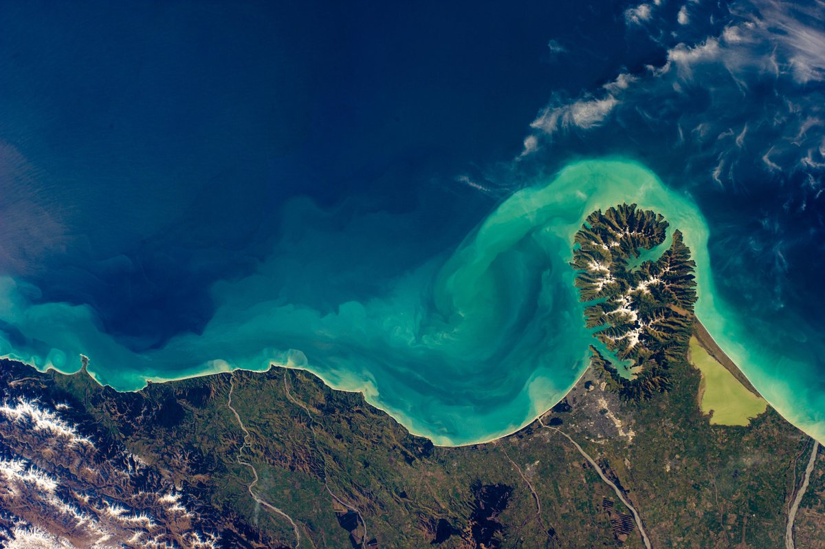 Banks Peninsula: Ocean currents around Banks Peninsula in New Zealand ...