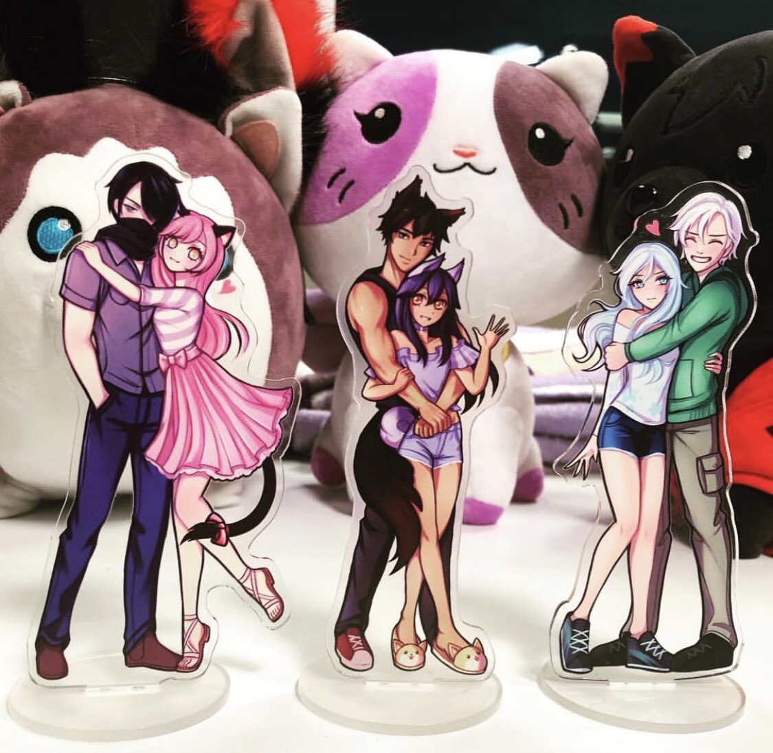 Aphmau on Twitter: "Yo! So I wanted to announce that the standees will be sold TODAY at 3PM PST ...