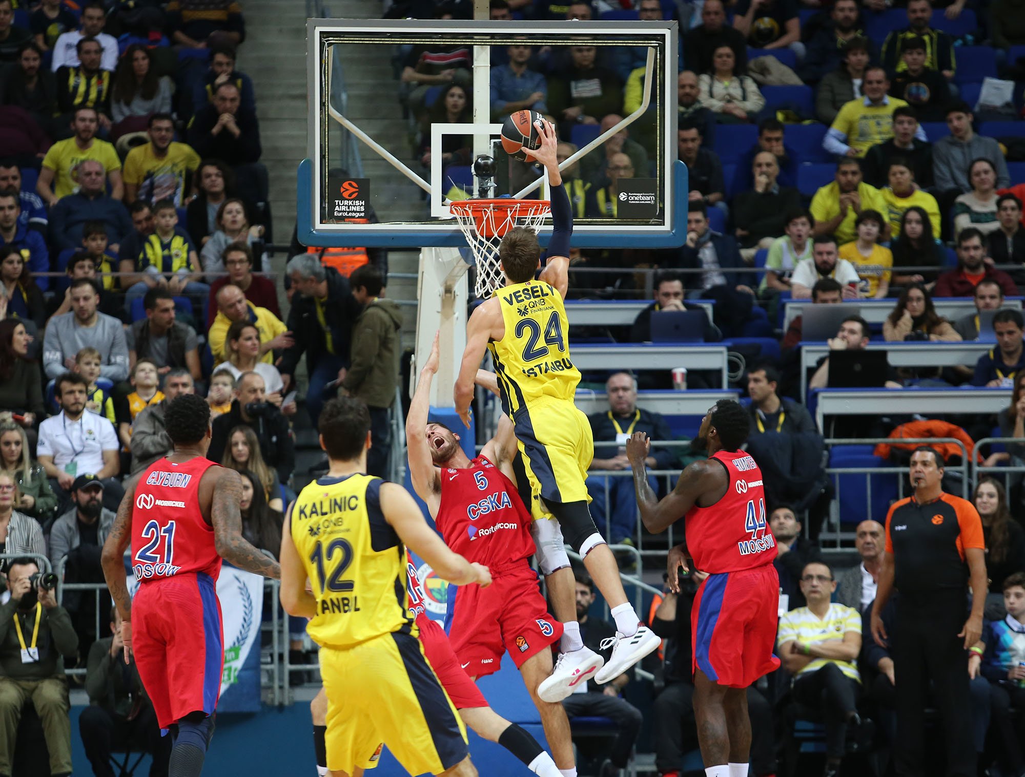 Jan Vesely Dunk