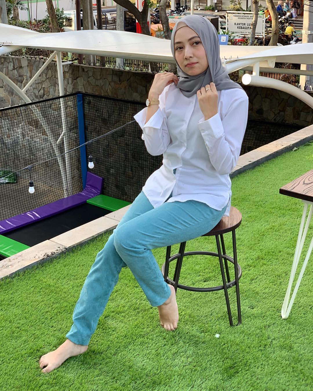 Jilbab Jeans Ketat