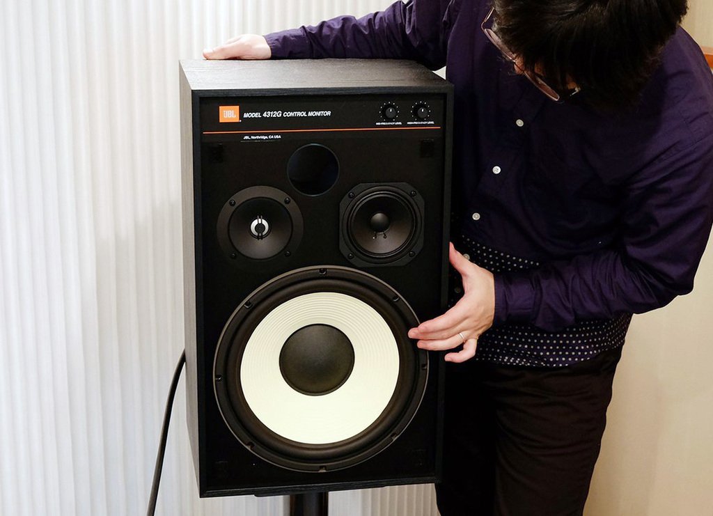 PHILE WEB on Twitter: "JBLの新定番スピーカー「4312G」レビュー。モニター的だが懐も深い、限定機と最新機の「良いとこ取り」 https://t.co ...