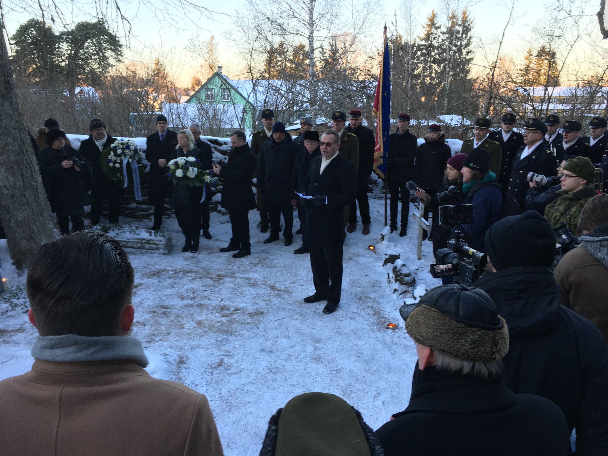 Aukusti Tuomisen haudalla | Uusi Suomi Puheenvuoro