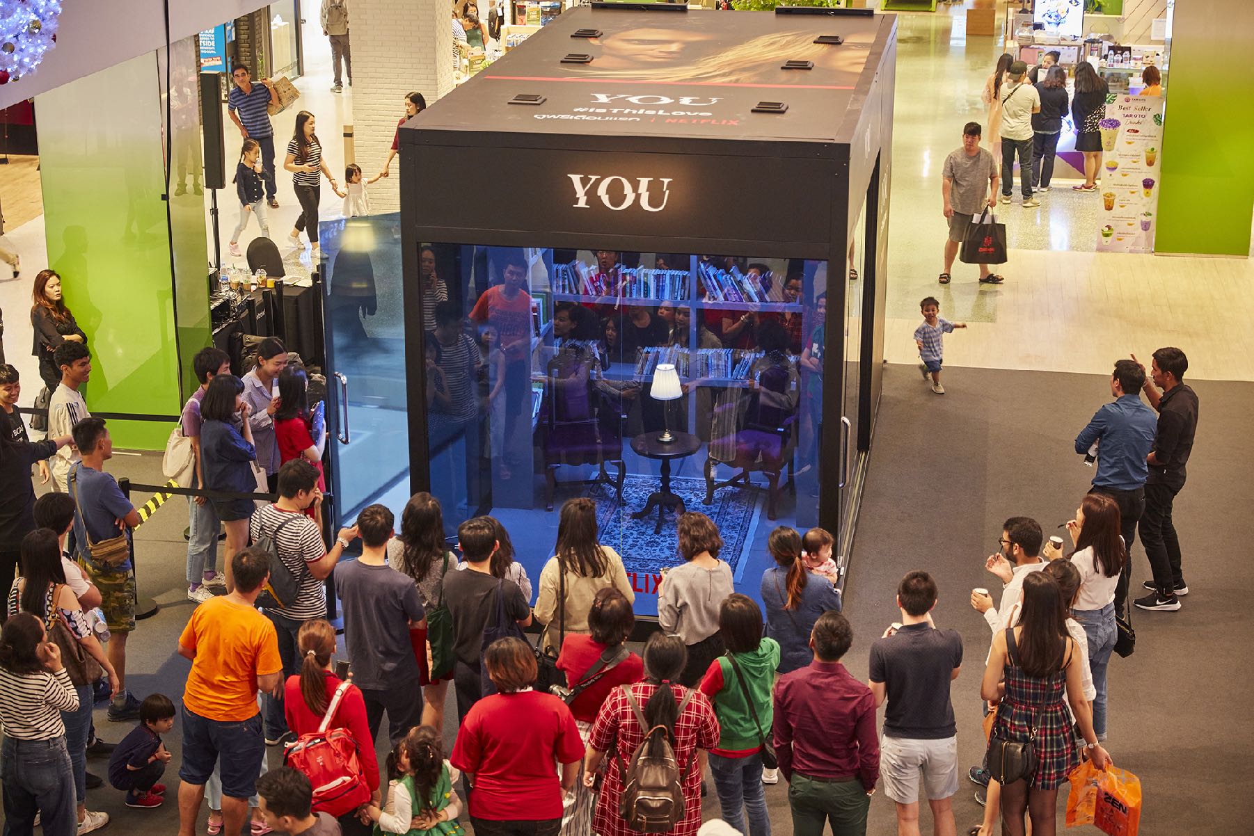 เซนหนีรนาม on Twitter: "แกกกก Netflix เขาโปรโมทซีรีส์แบบเล่นใหญ่อีกแล้ว เอาตู้โชว์ Experience ...