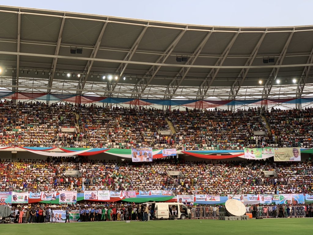 PHOTOS: Buhari Waves APC Flag At Scanty Presidential Rally In Uyo ...