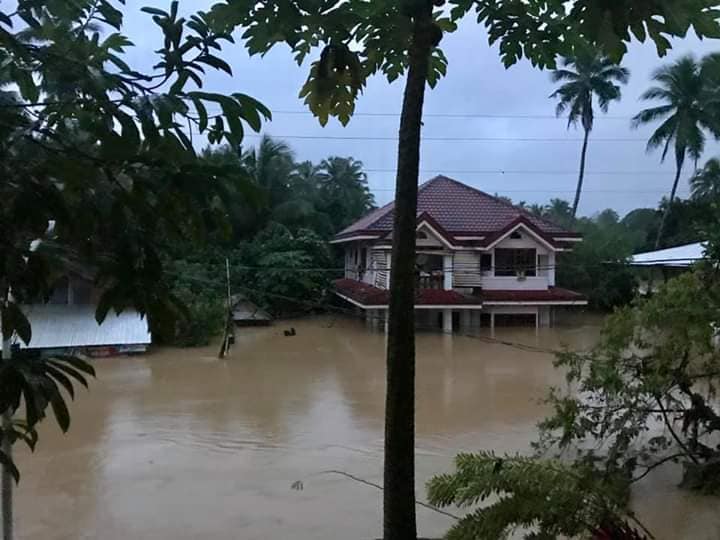 Nakaranas din ng pagbaha ang mga residente sa bayan ng Lope de Vega, Northern Samar dahil sa ...
