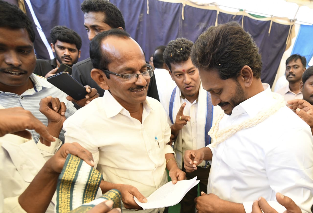 YSR Congress Party on Twitter: "పలాస, ఉండ్రుకుడియ నుంచి ప్రారంభమైన 333వ రోజు వైయస్ జగన్ పాదయాత్ర ...