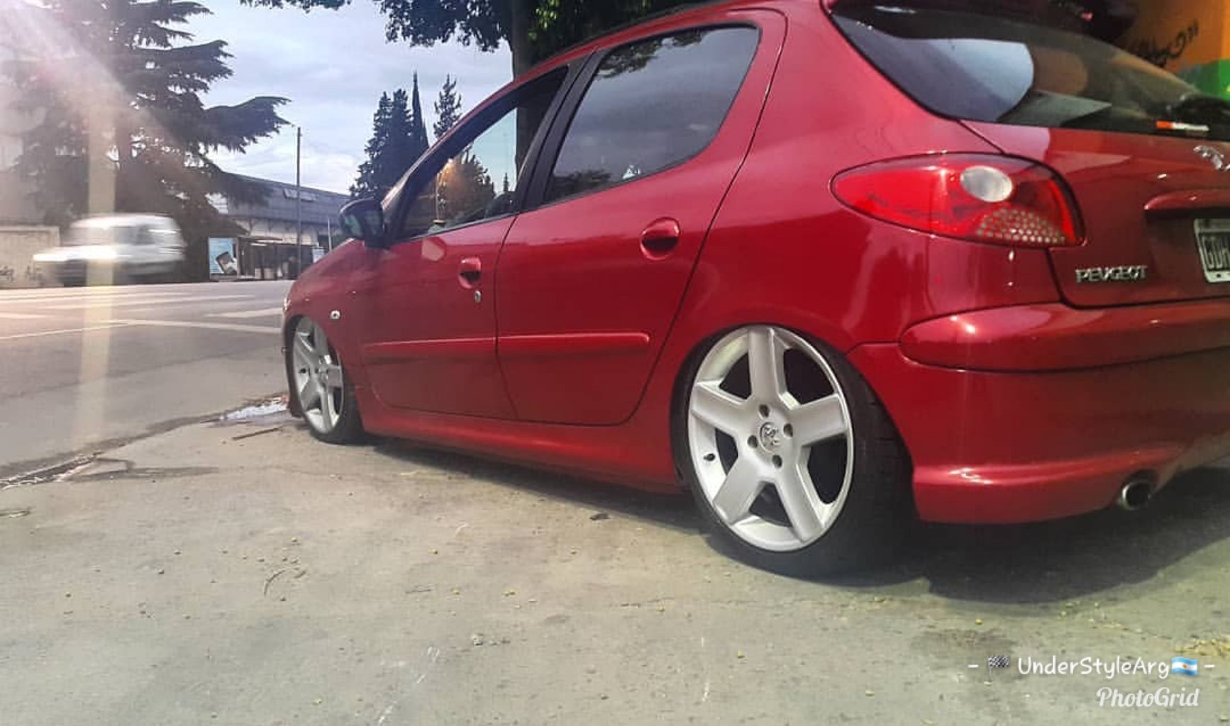 Red Peugeot 206 Tuning